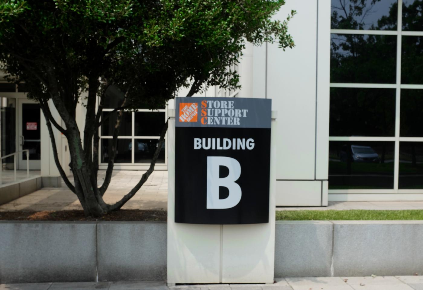 The Ultimate Guide to Designing Effective Wayfinding Signage - Parallax